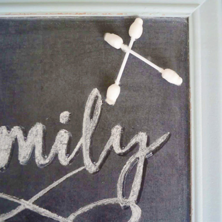5 Amazingly Easy Steps to Make a Beautiful Chalkboard Sign!